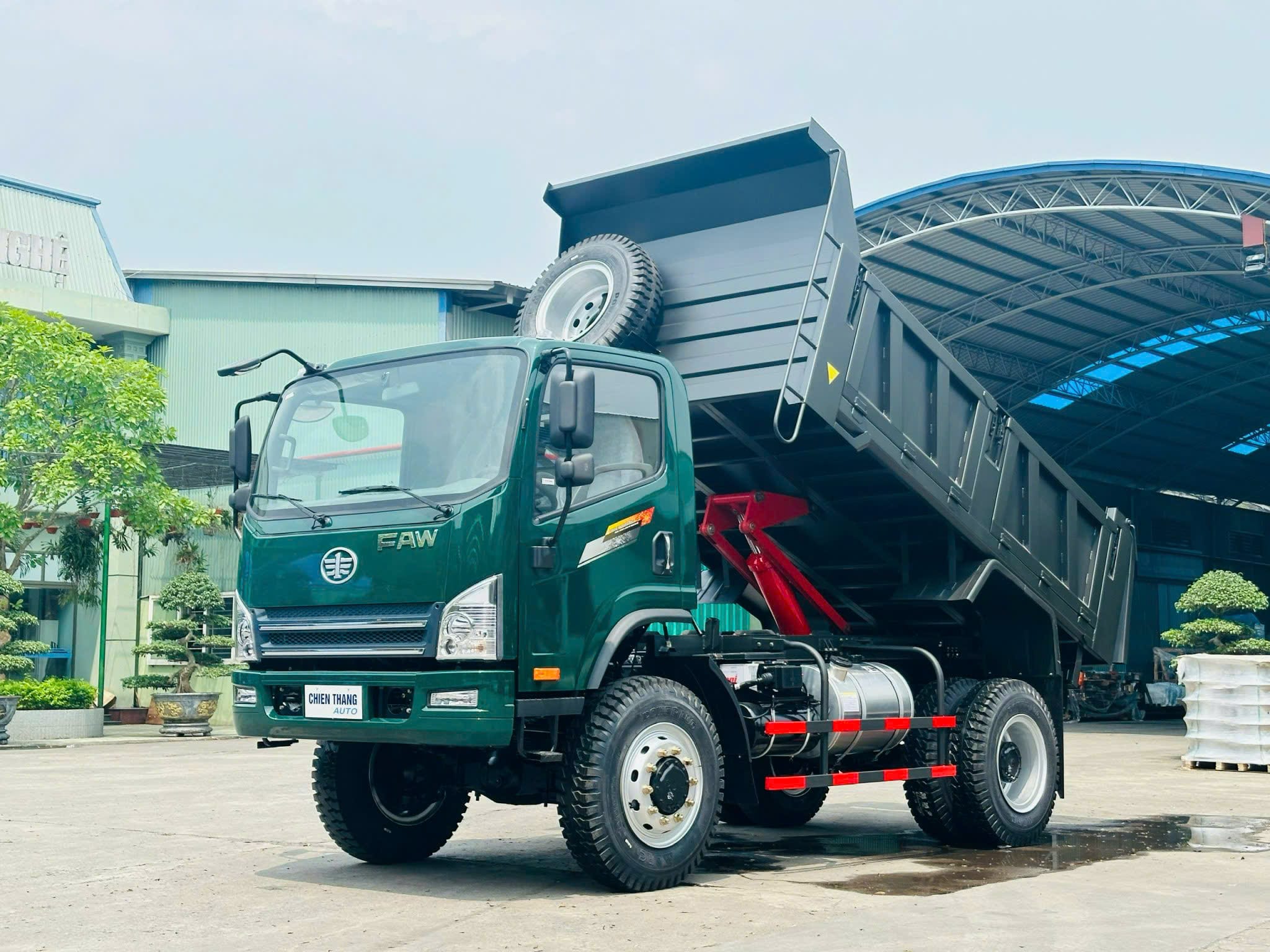 Xe Tải Ben FAW Chiến Thắng 7T75 Tự Đổ 2 Cầu Dầu (4X4) Khóa Vi Sai Euro 5 Đời 2025
